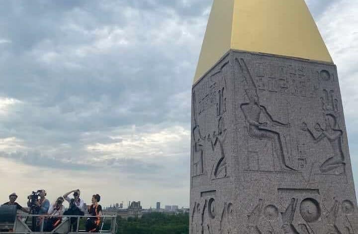 Golden top of Egyptian obelisk in Place de la Concorde installed - Oz ...
