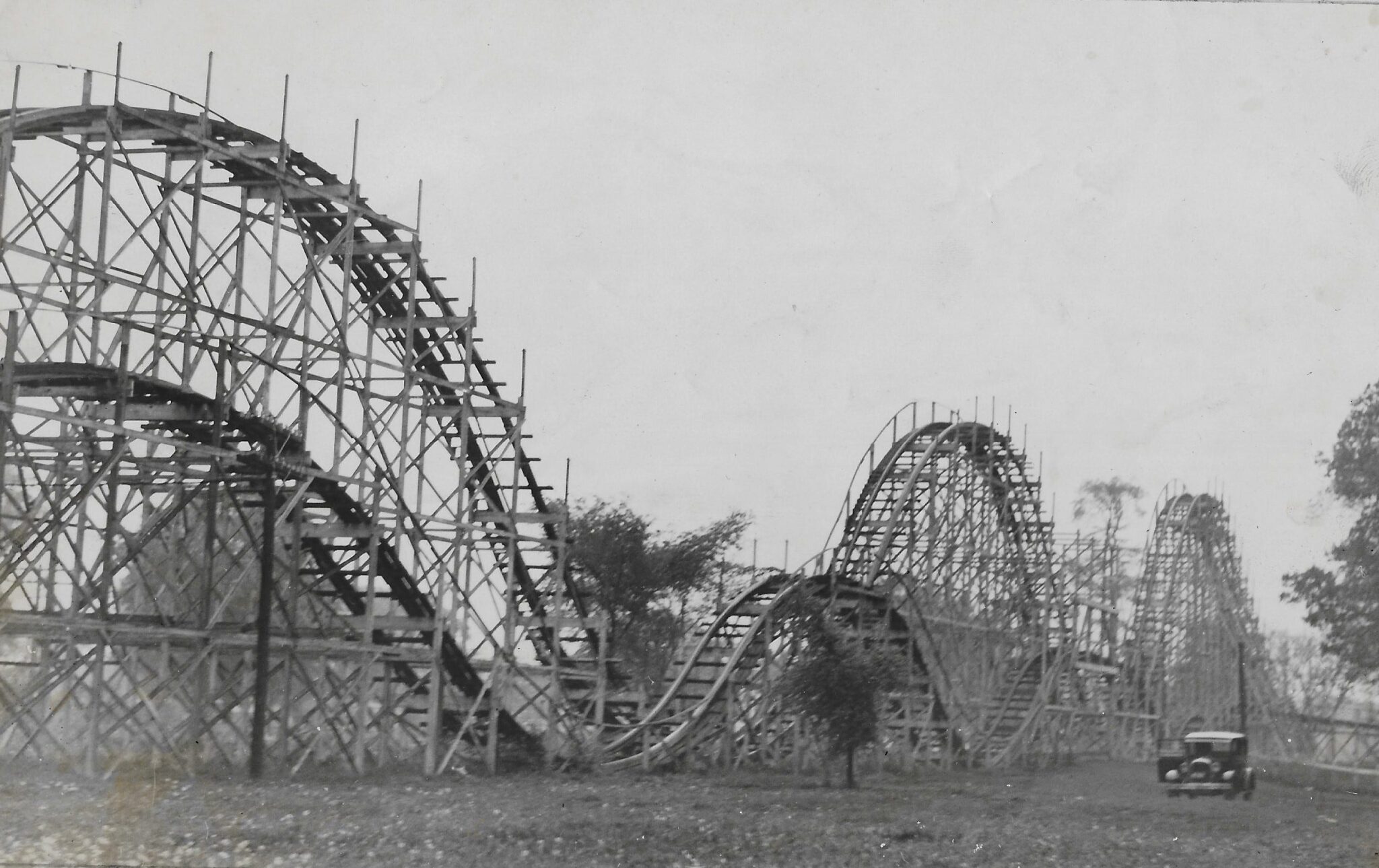 Riders crash to ground in tragic roller-coaster ride - Oz Arab Media