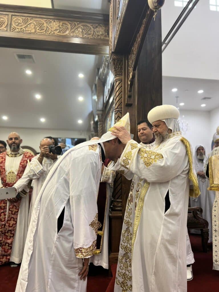 بالصور والفيديو سيامة كاهن جديد لإيبارشية لوس أنجلوس بالولايات المتحدة ...